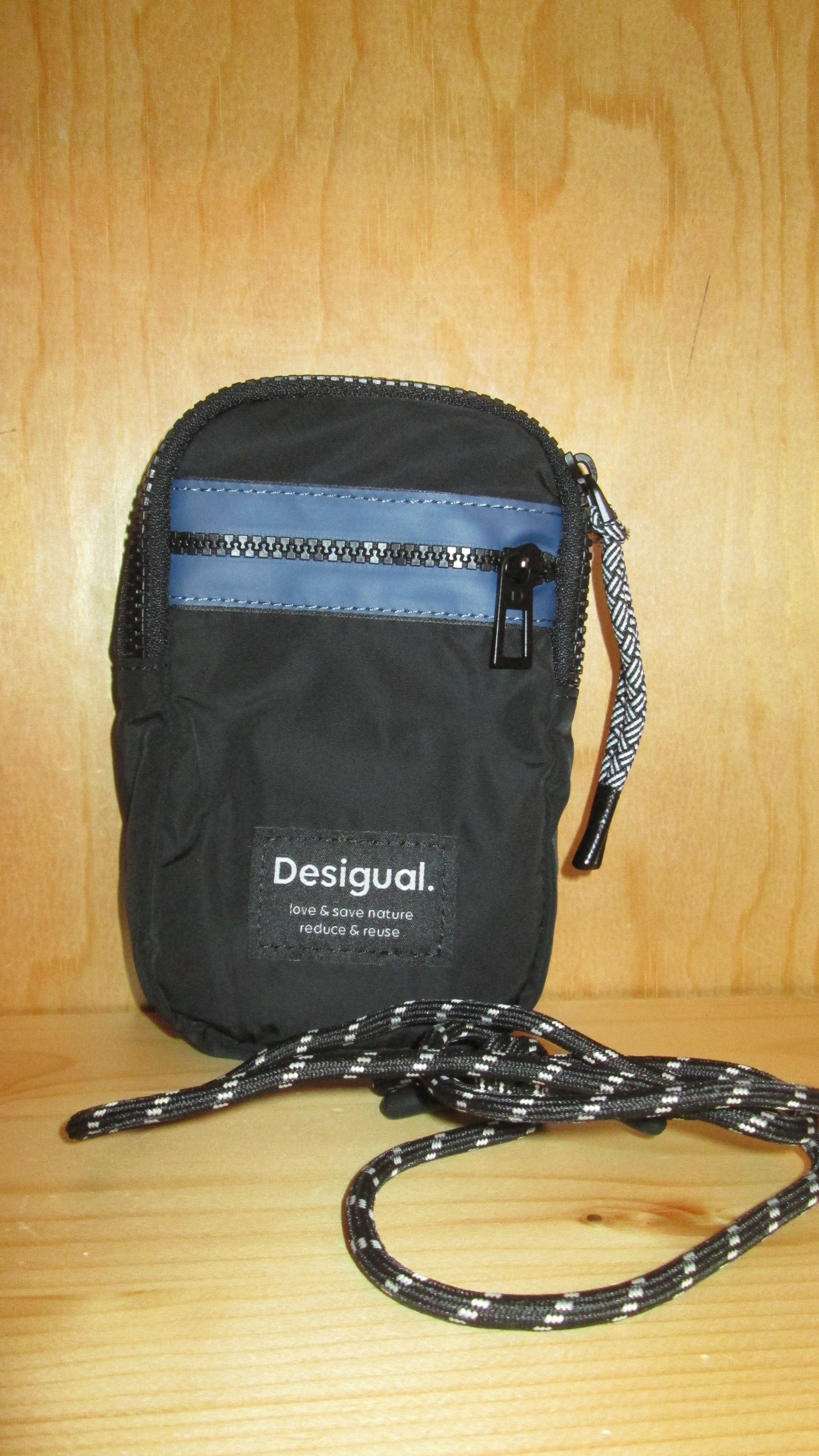 Porte téléphone , sac banane DESIGUAL modèle 18V11023 – FansDeMarques